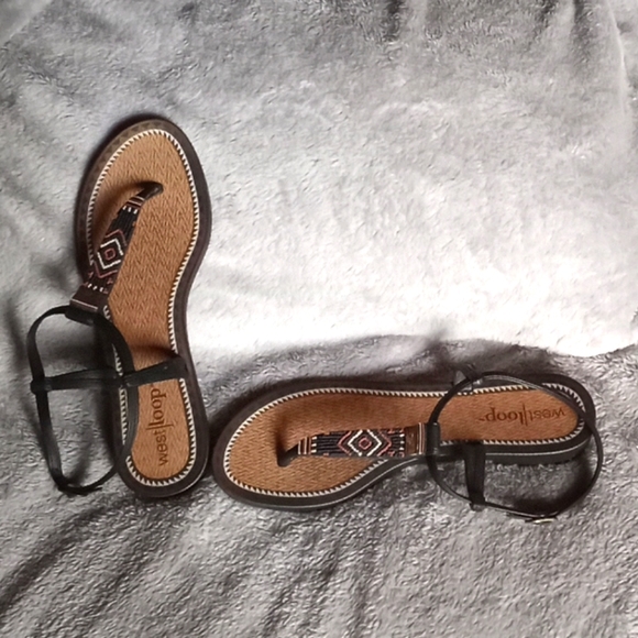 west loop | Shoes | West Loop Tribal Design Sandals | Poshmark